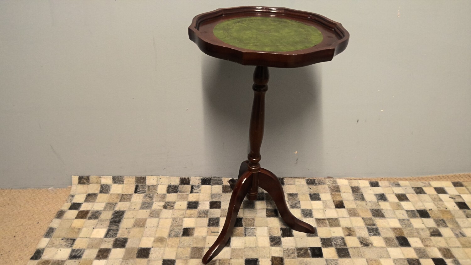 small round mahogany wine table/side table » Junk Skunk